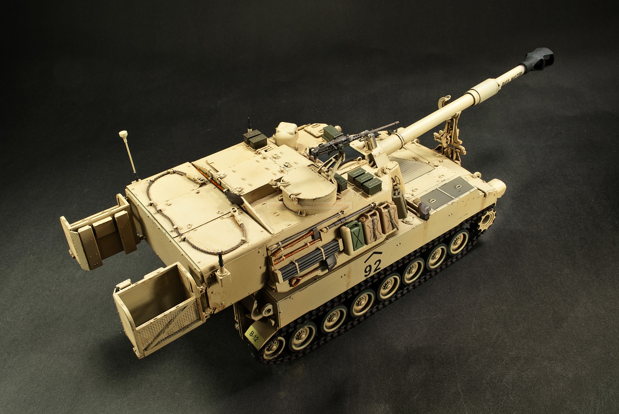 1/35 M109A6 HOWITZER "PALADIN" by AFV club - at Jaguar Models